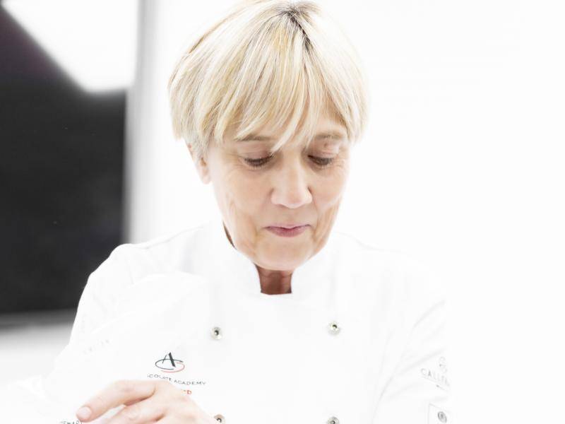 Plant-based Cacao & Cherry Polenta cake by Julie Sharp | cacao-barry.com